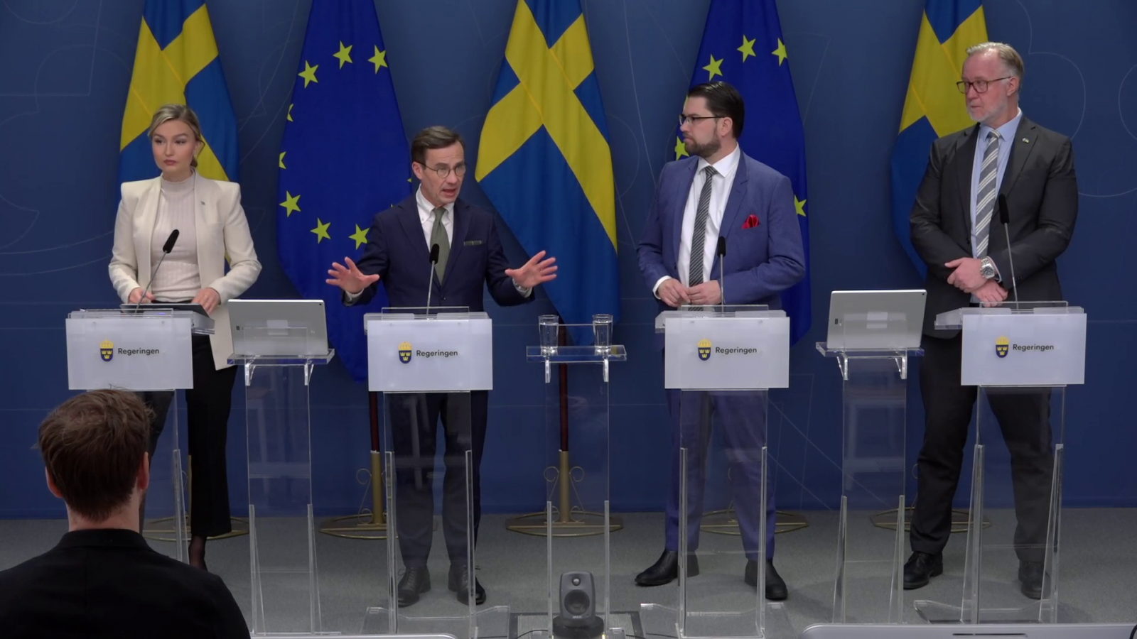 Kent Ekeroth: Lika stor massinvandring trots SD-stödd regering | Fria Tider Kent Ekeroth: Lika stor massinvandring trots SD-stödd regering | Fria Tider