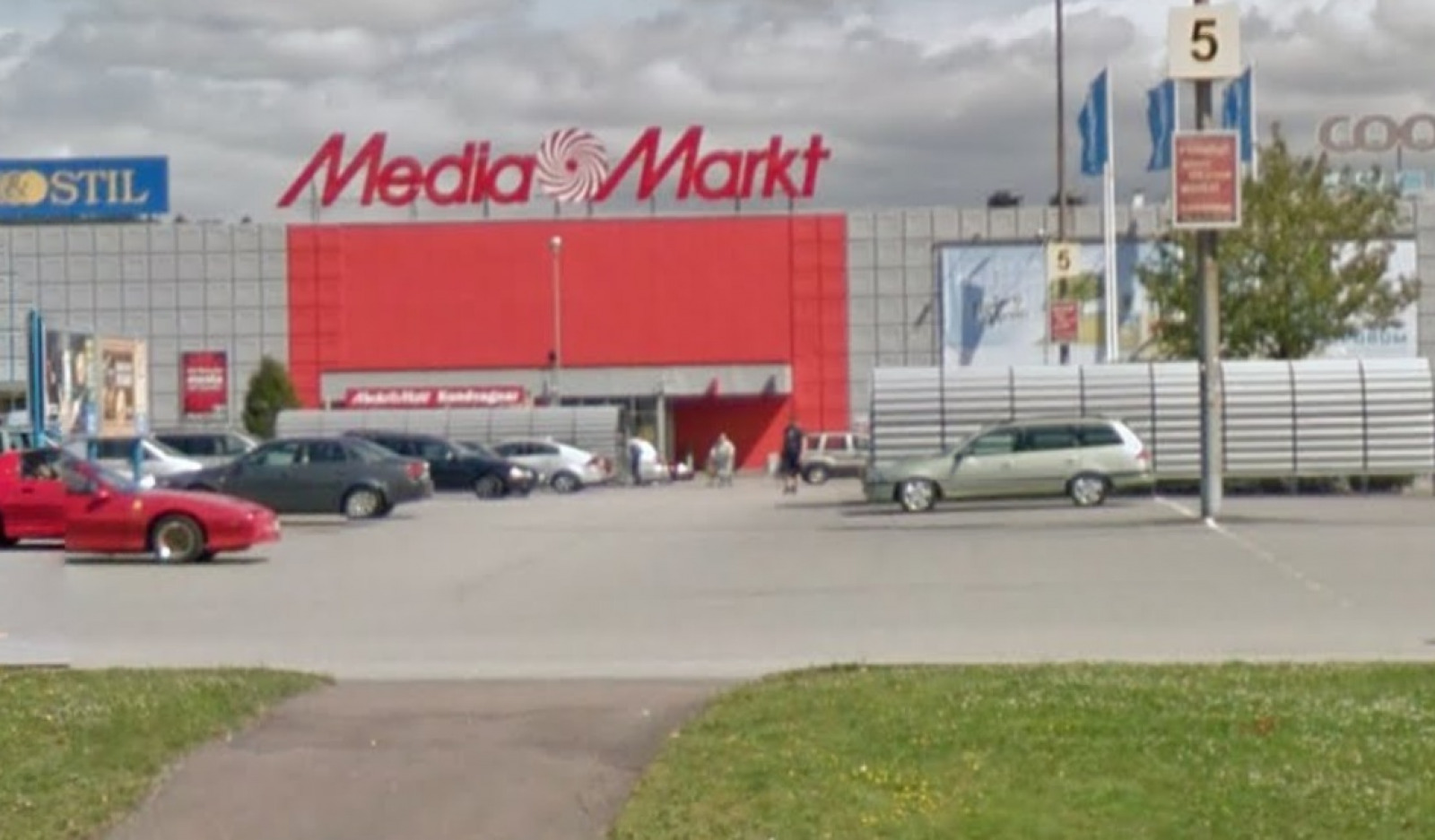 Tjuvar sågade sig in genom väggen | Fria Tider Tjuvar sågade sig in genom väggen | Fria Tider