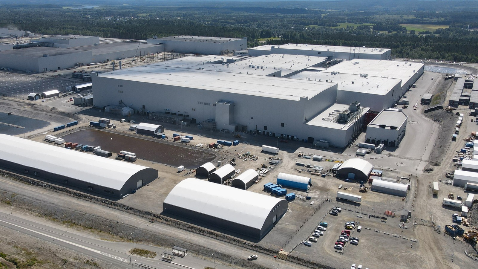 Efter konkursen: Northvolt gör lika många batterier med en tredjedel av ...